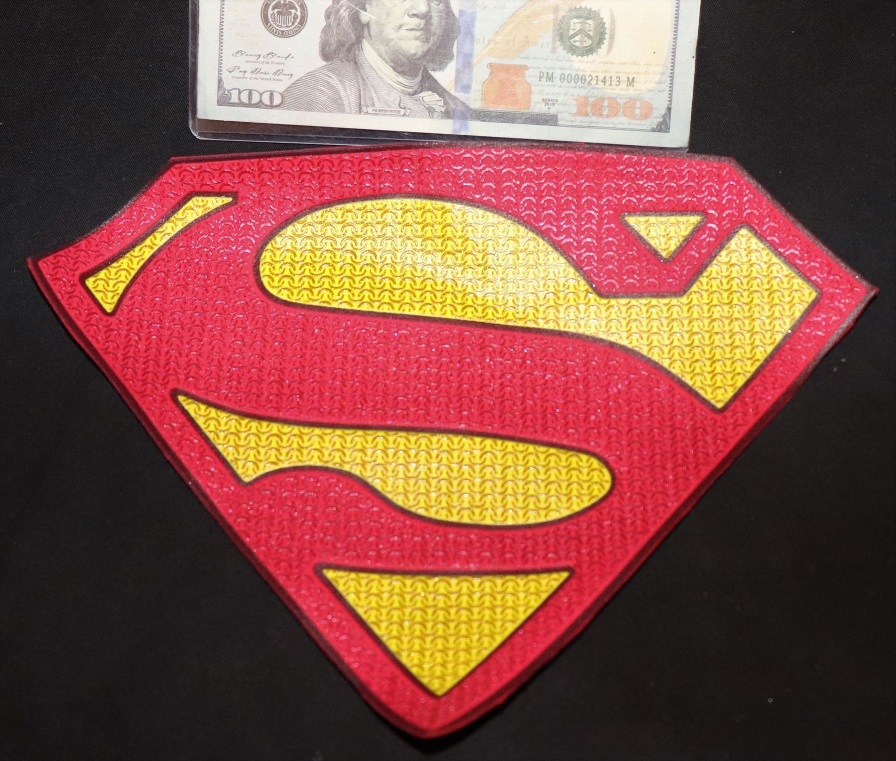 SUPERMAN & LOIS RED BACKED CHEST GLYPH