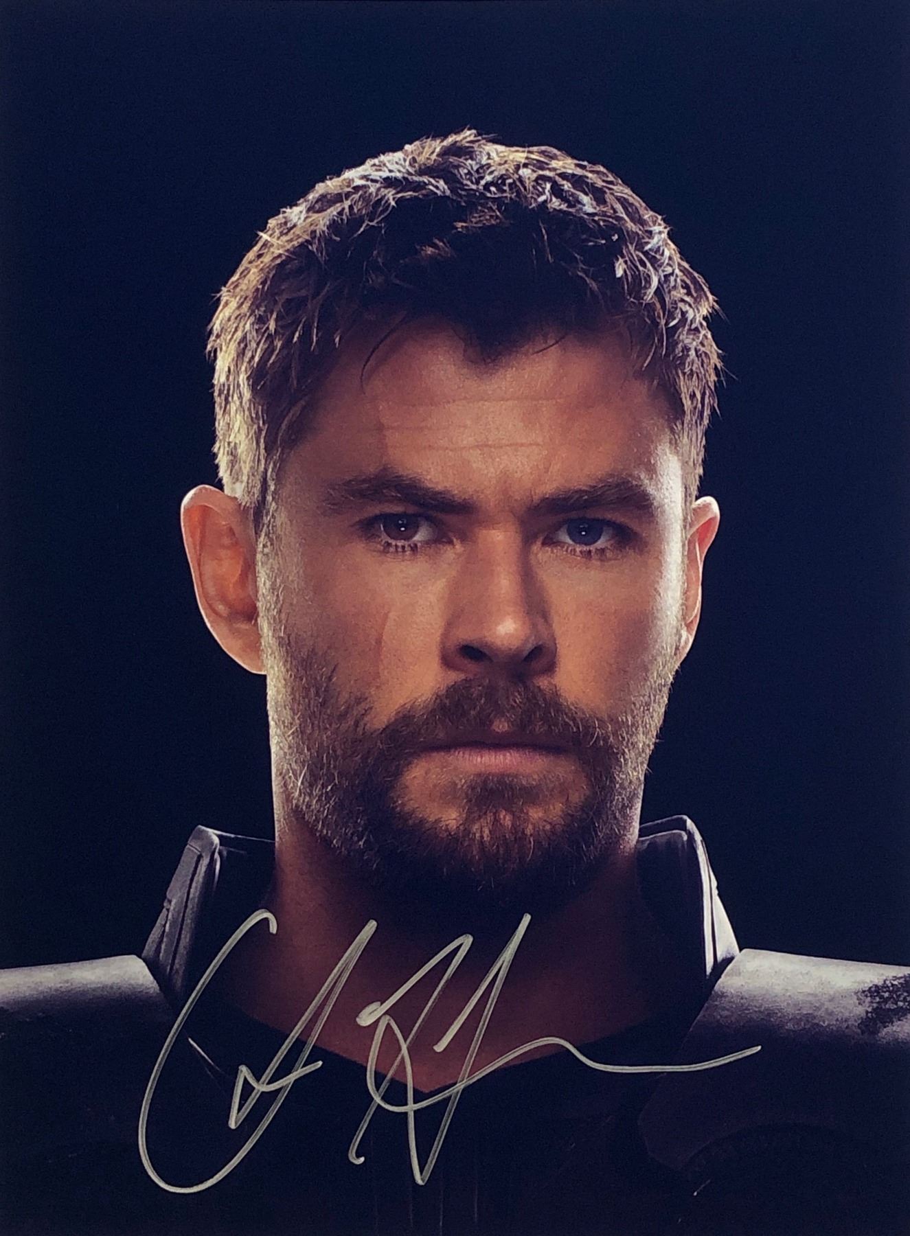 Avnegers Endgame Chris Hemsworth SIGNED Autographed Photo