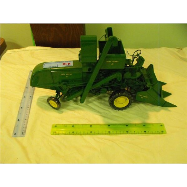 John Deere model 45 combine - very detailed