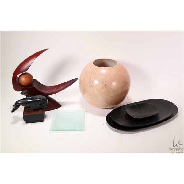 Tray lot of Haida collectibles including Killer Whale on plinth, set of ... Tray lot of Haida collectibles including Killer Whale on plinth, set of ...