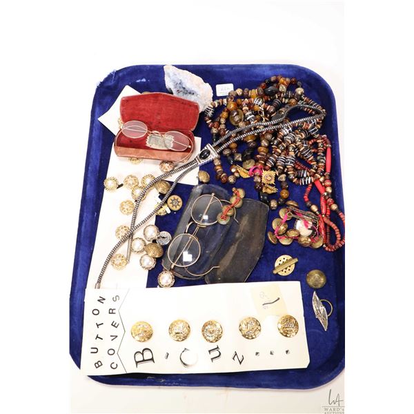 Tray lot of collectibles buttons including Canadian Forest Service ... Tray lot of collectibles buttons including Canadian Forest Service ...
