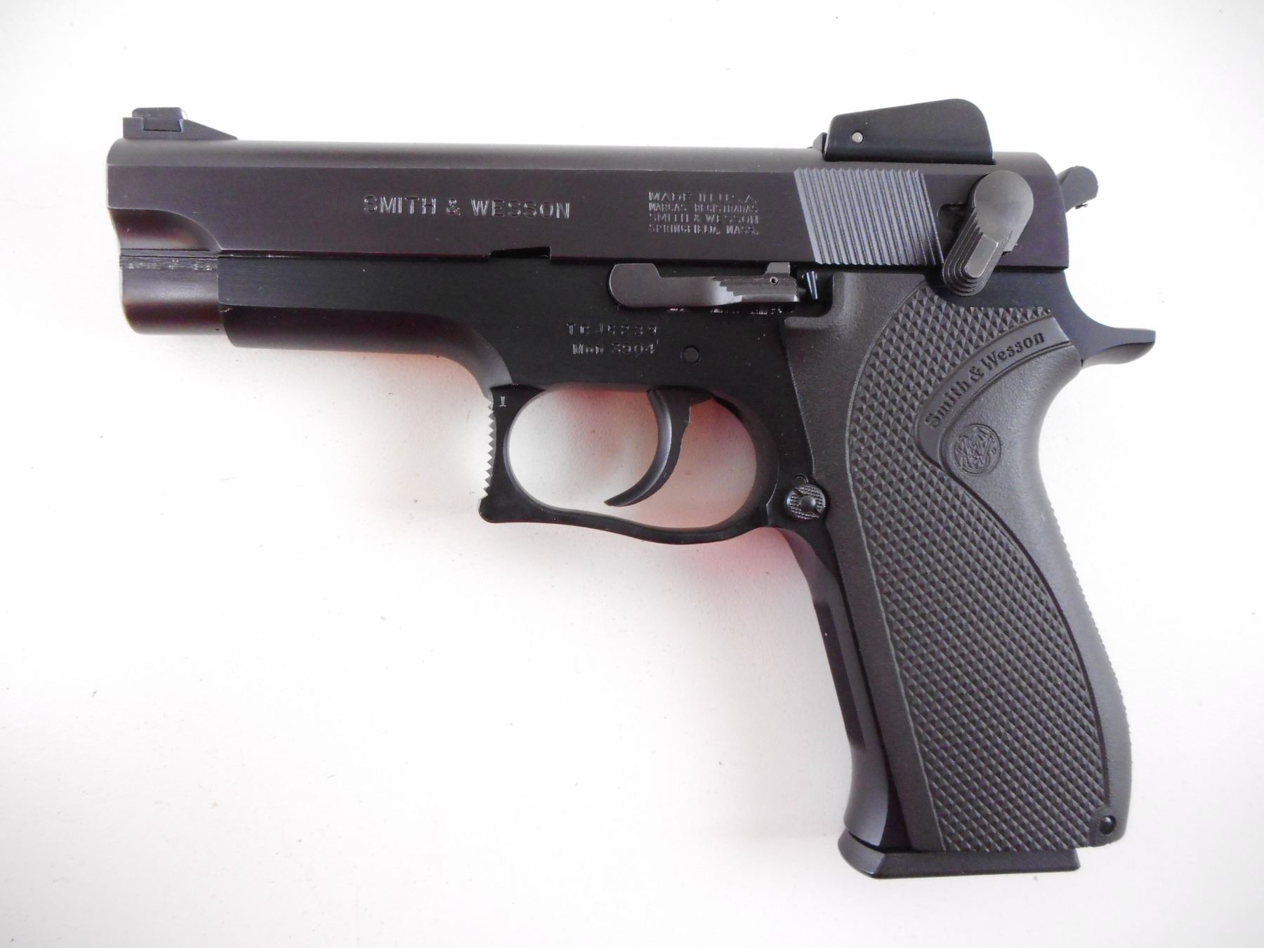 SMITH WESSON MODEL 3904 CALIBER 9MM LUGER SMITH WESSON MODEL 3904 CALIBER 9MM LUGER