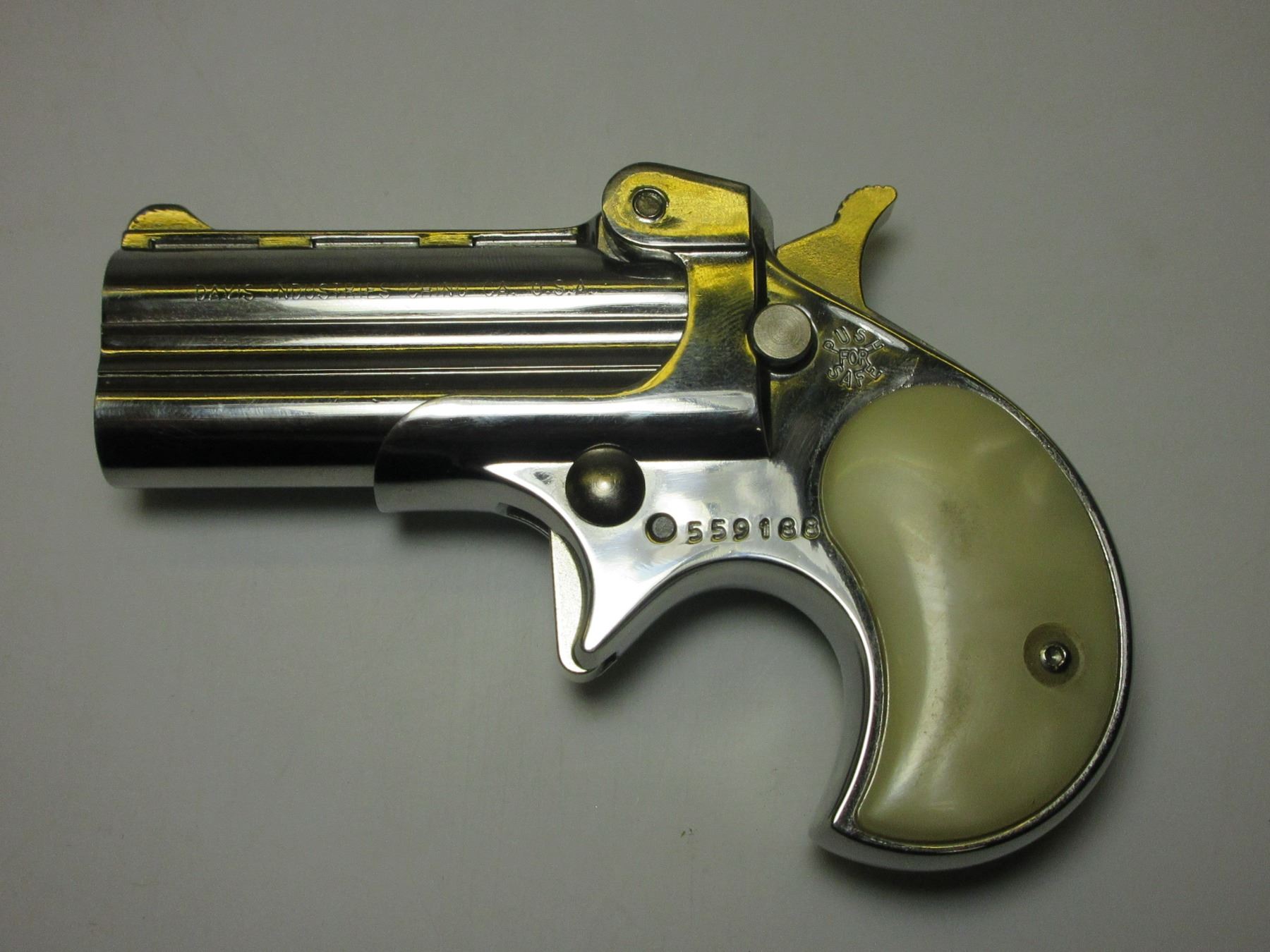 Davis Industries Model D-22 Double Barreled Derringer - .22 LR - 2.5 ...