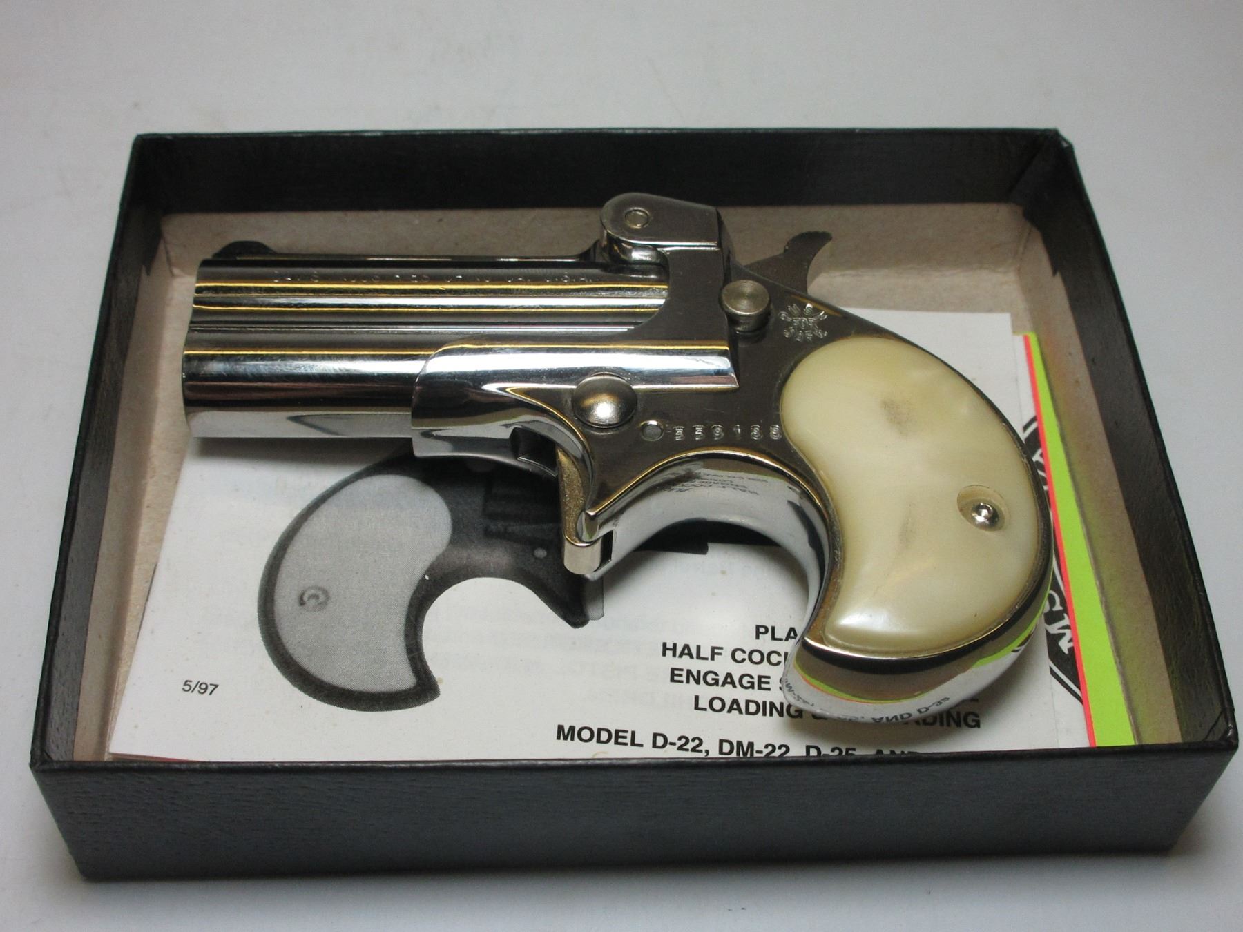Davis Industries Model D-22 Double Barreled Derringer - .22 LR - 2.5 ...