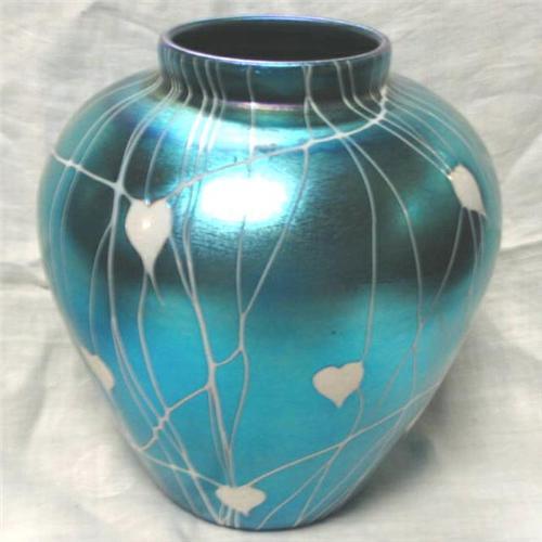 Durand Hearts & Vines Vase #1629766