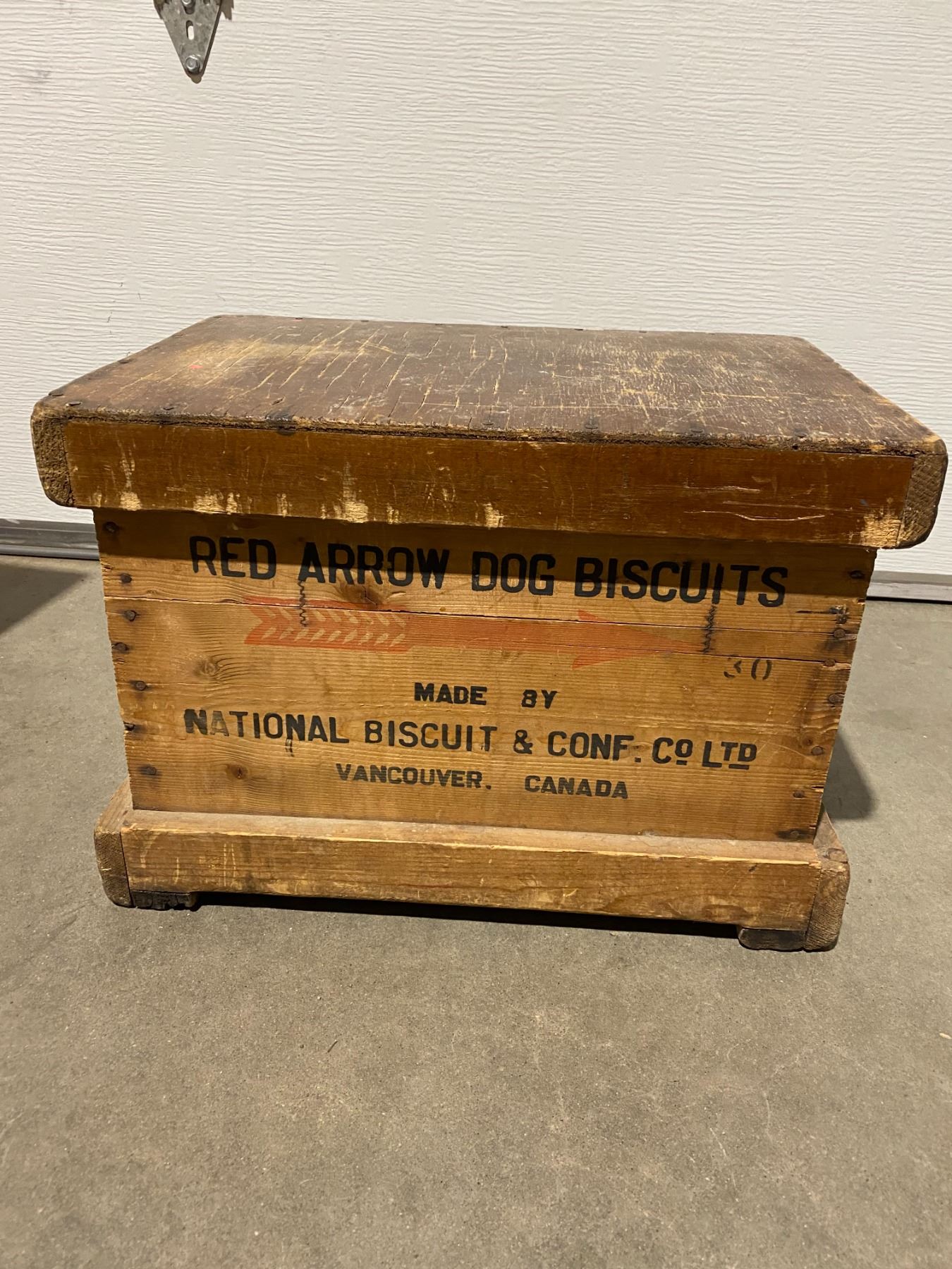 Red arrow dog biscuit wood box