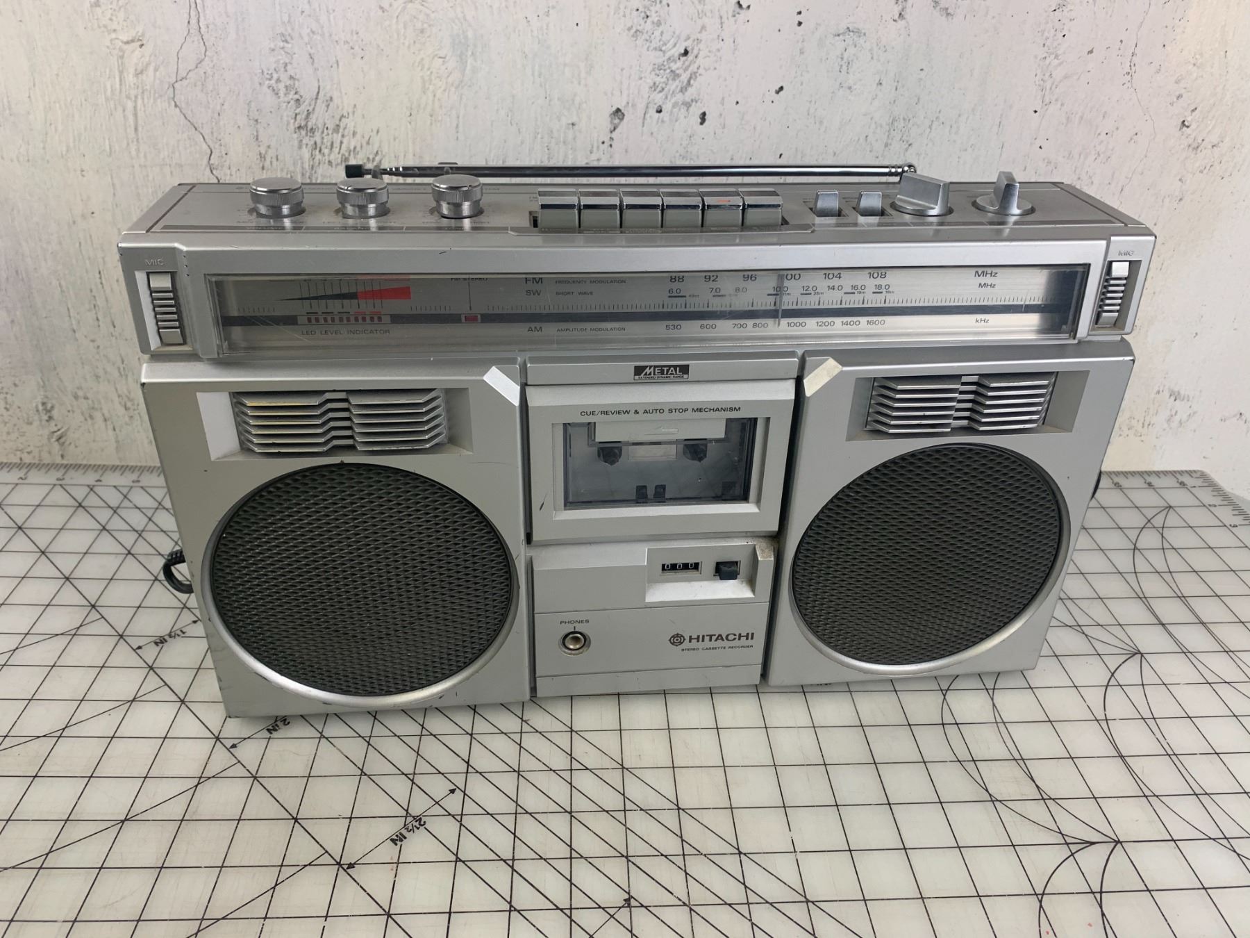 VINTAGE HITACHI STEREO CASSETTE RECORDER POWERS ON
