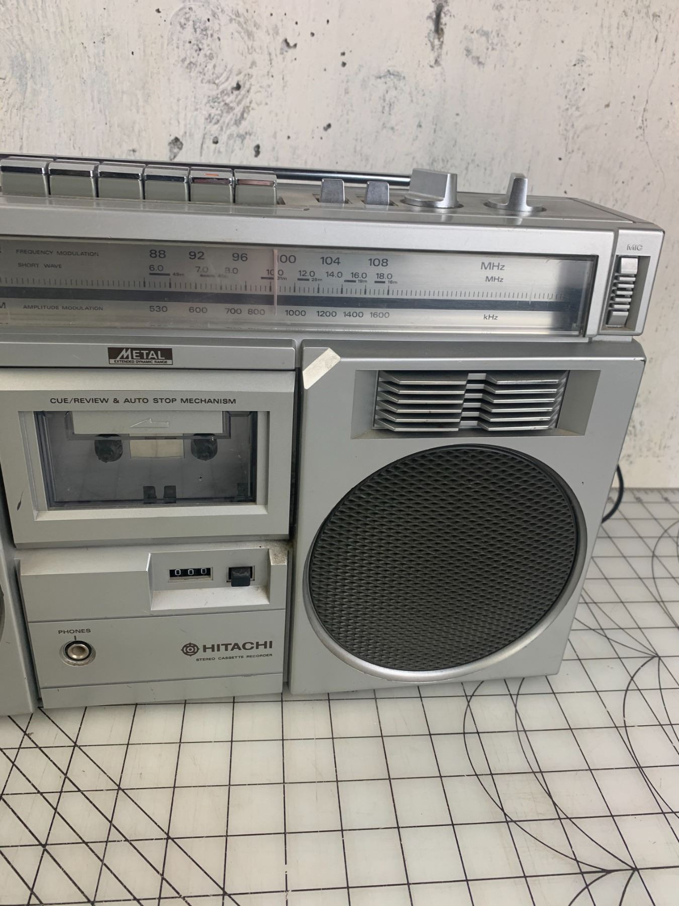 VINTAGE HITACHI STEREO CASSETTE RECORDER POWERS ON - Schmalz Auctions