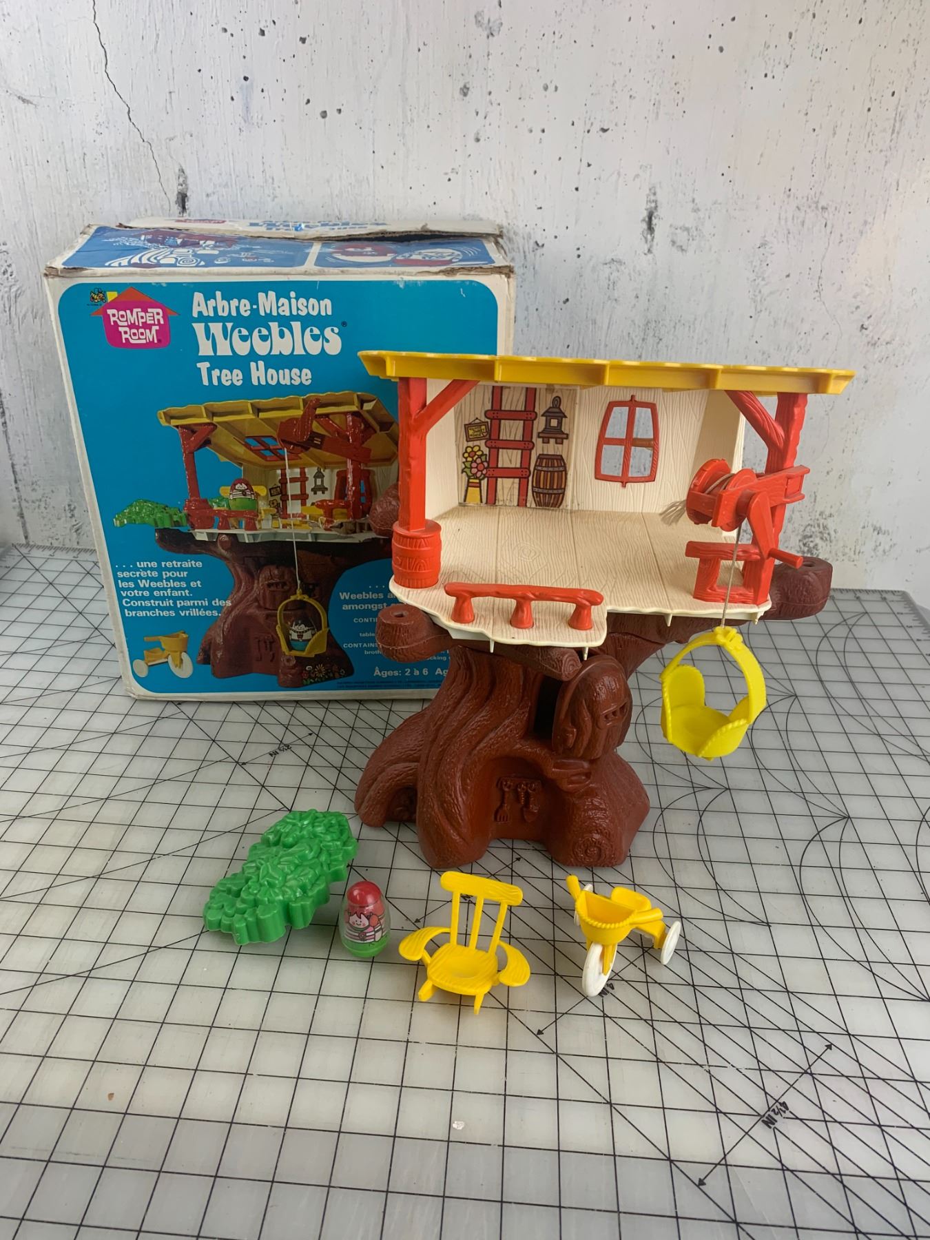 VINTAGE ROMPER ROOM WEEBLES TREE HOUSE TOY WITH BOX