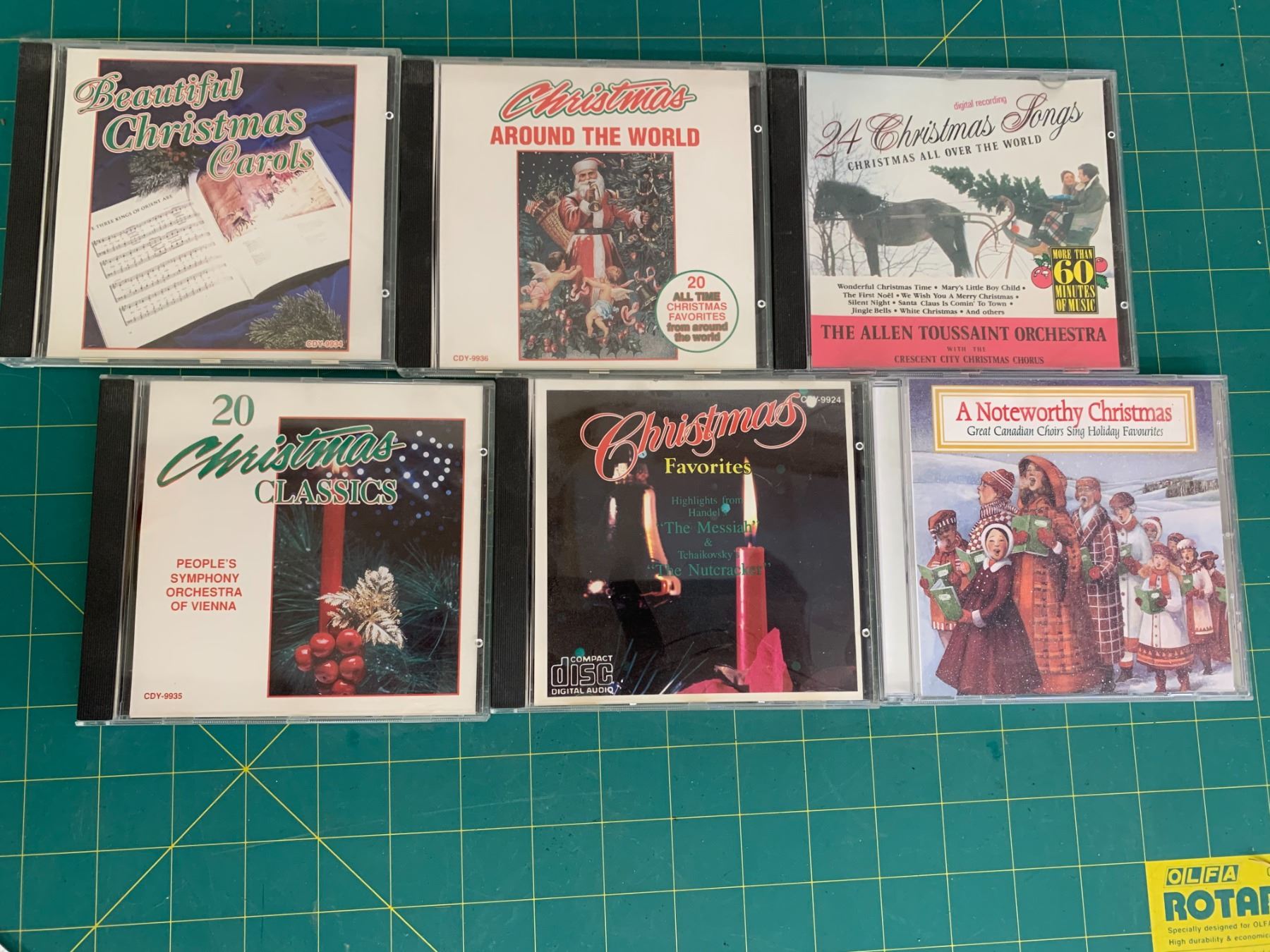 LOT OF CHRISTMAS CDS - Schmalz Auctions