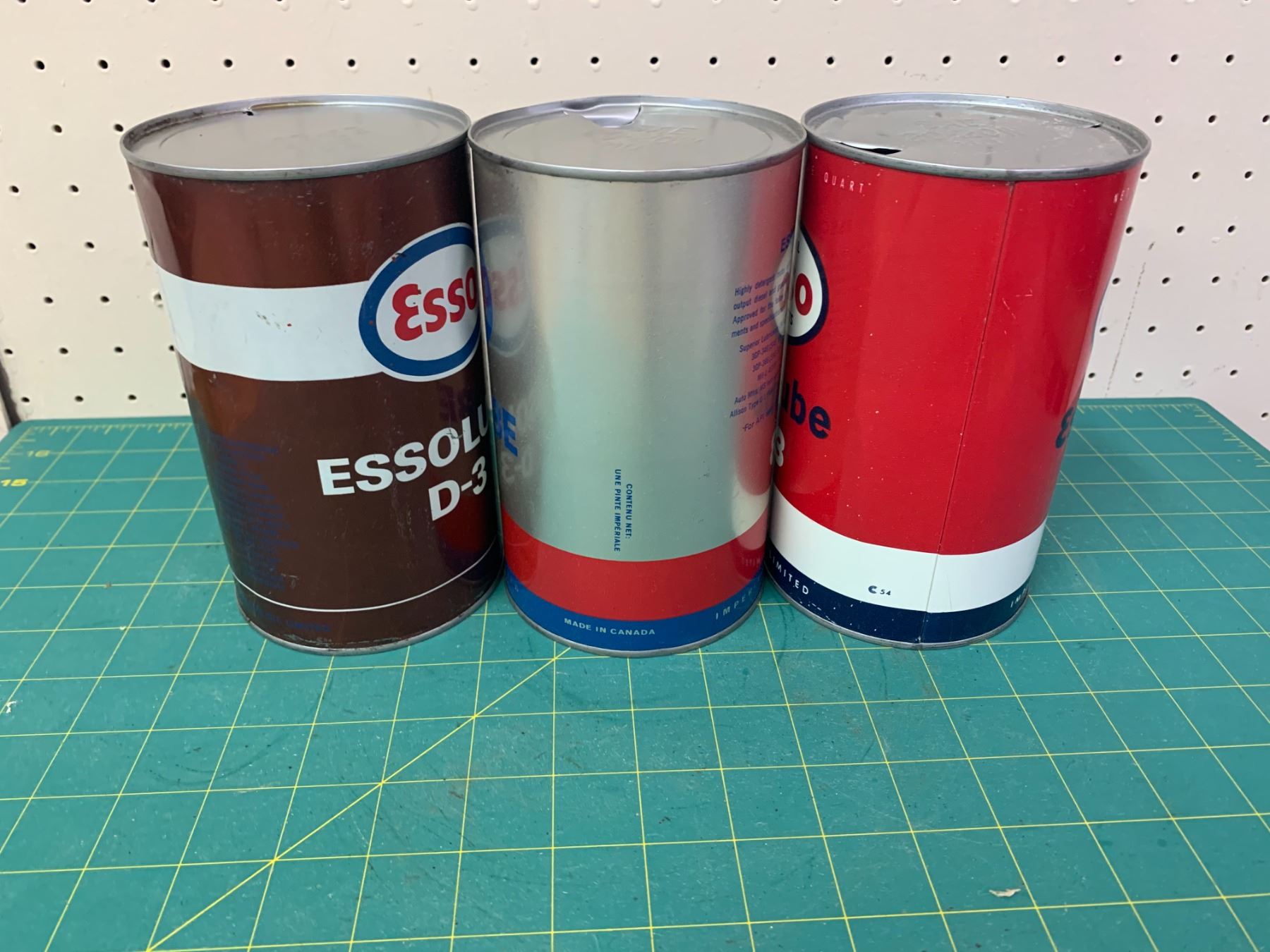 LOT OF 3 DIFFERENT ESSO D3 OIL CANS ONE QUARTS