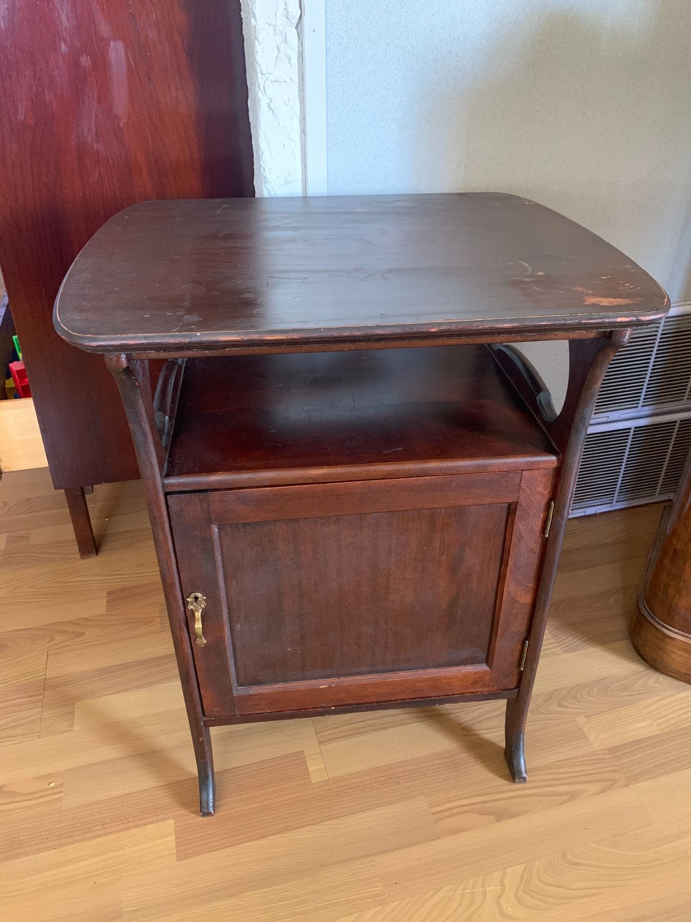 ANTIQUE GRAMOPHONE STAND - Schmalz Auctions