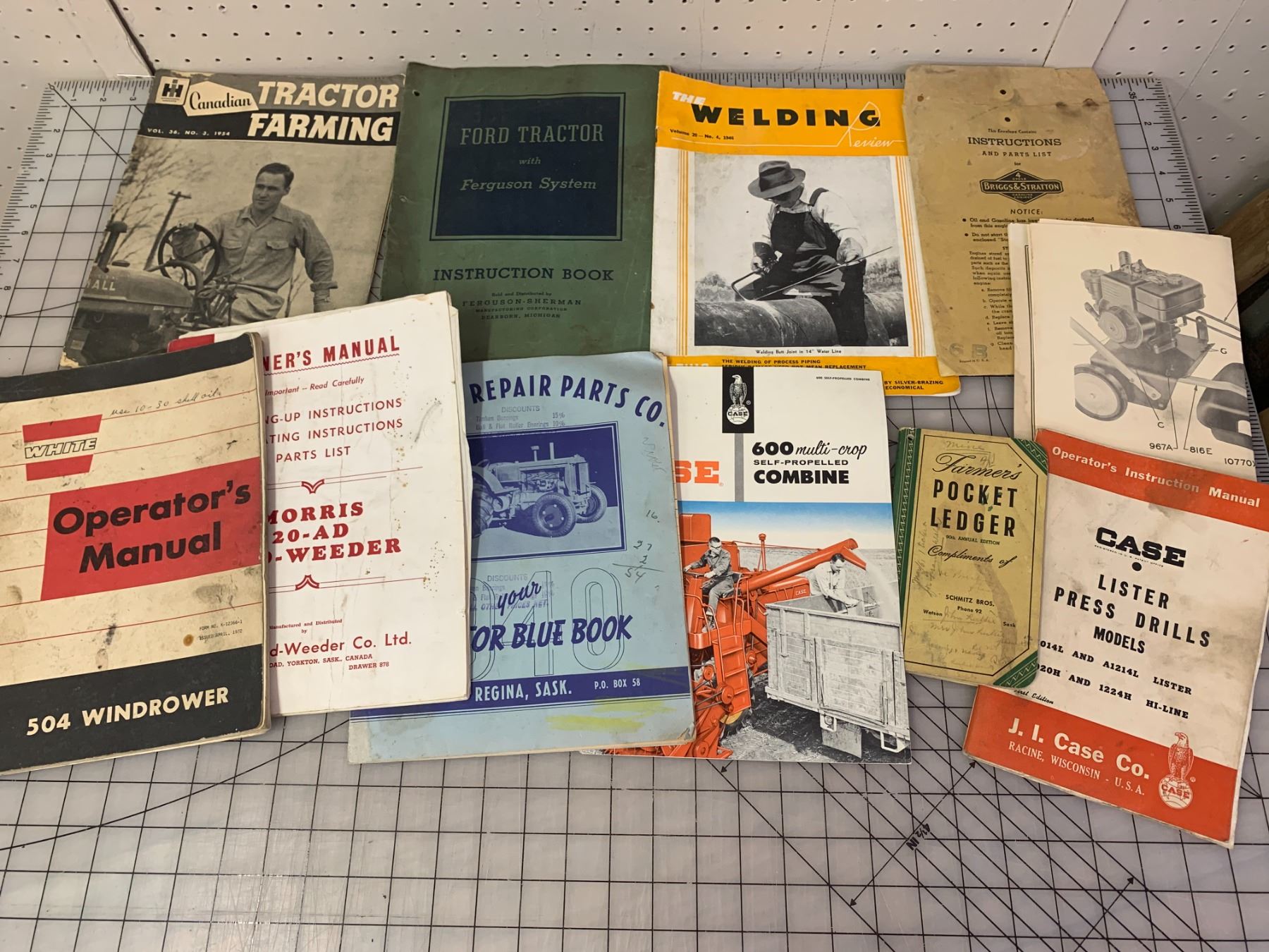 LOT OF OLD FARMING RELATED MANUALS ETC - Schmalz Auctions