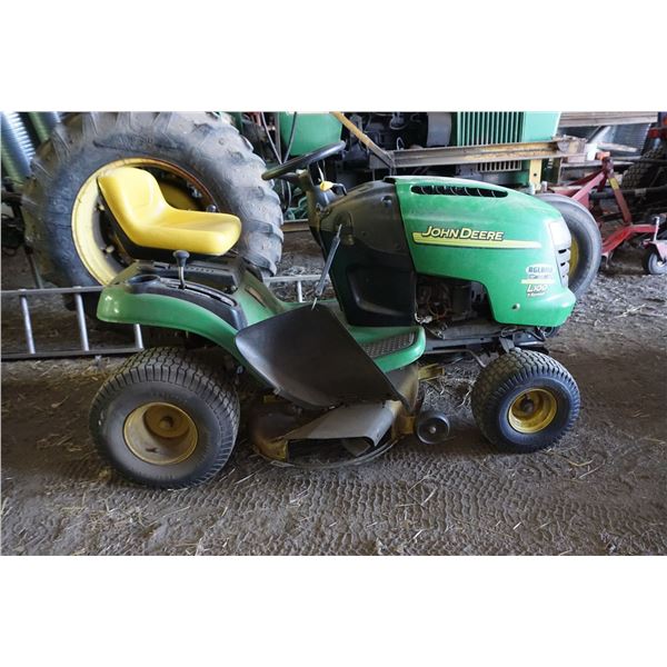 John Deere L100 Lawn Mower, 5 speed, 42" Deck