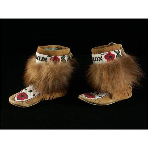 PAIR ATHABASCAN? MUKLUKS YUKON BEADWORK MOOSEHIDE