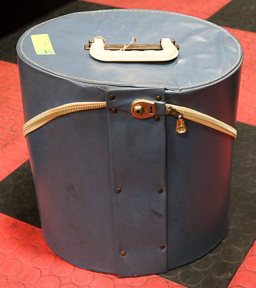 1967 LARGE BLUE HAT BOX WITH KEY