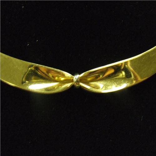 18k gold collar necklace; yellow gold neck