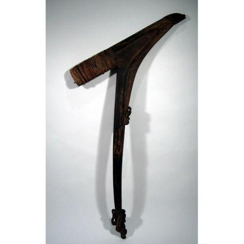 A RARE MASSIM CEREMONIAL PRESENTATION AXE FRAME,
