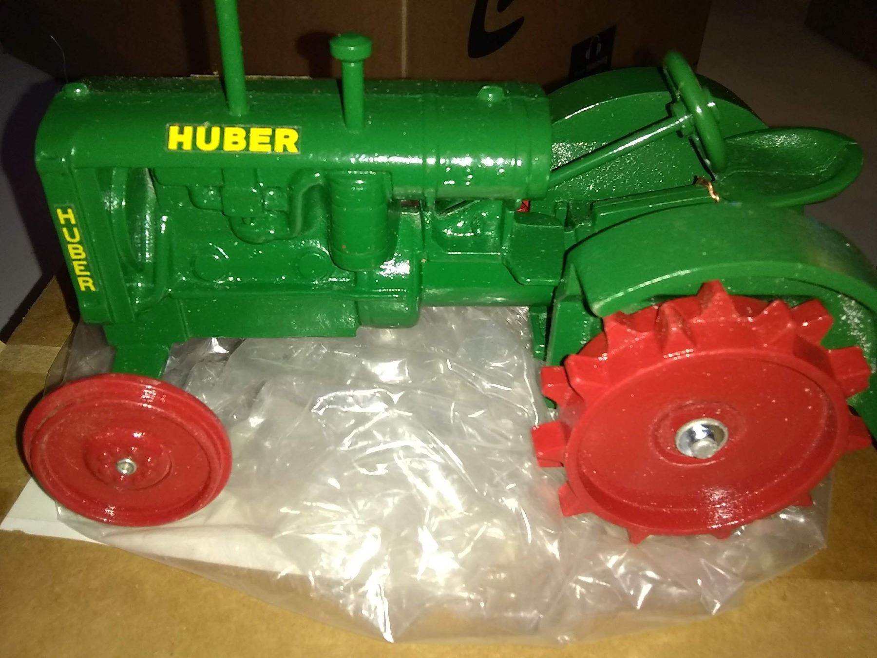 New Huber Antique Steel Wheel Scale Model Tractor, w/ Original Box