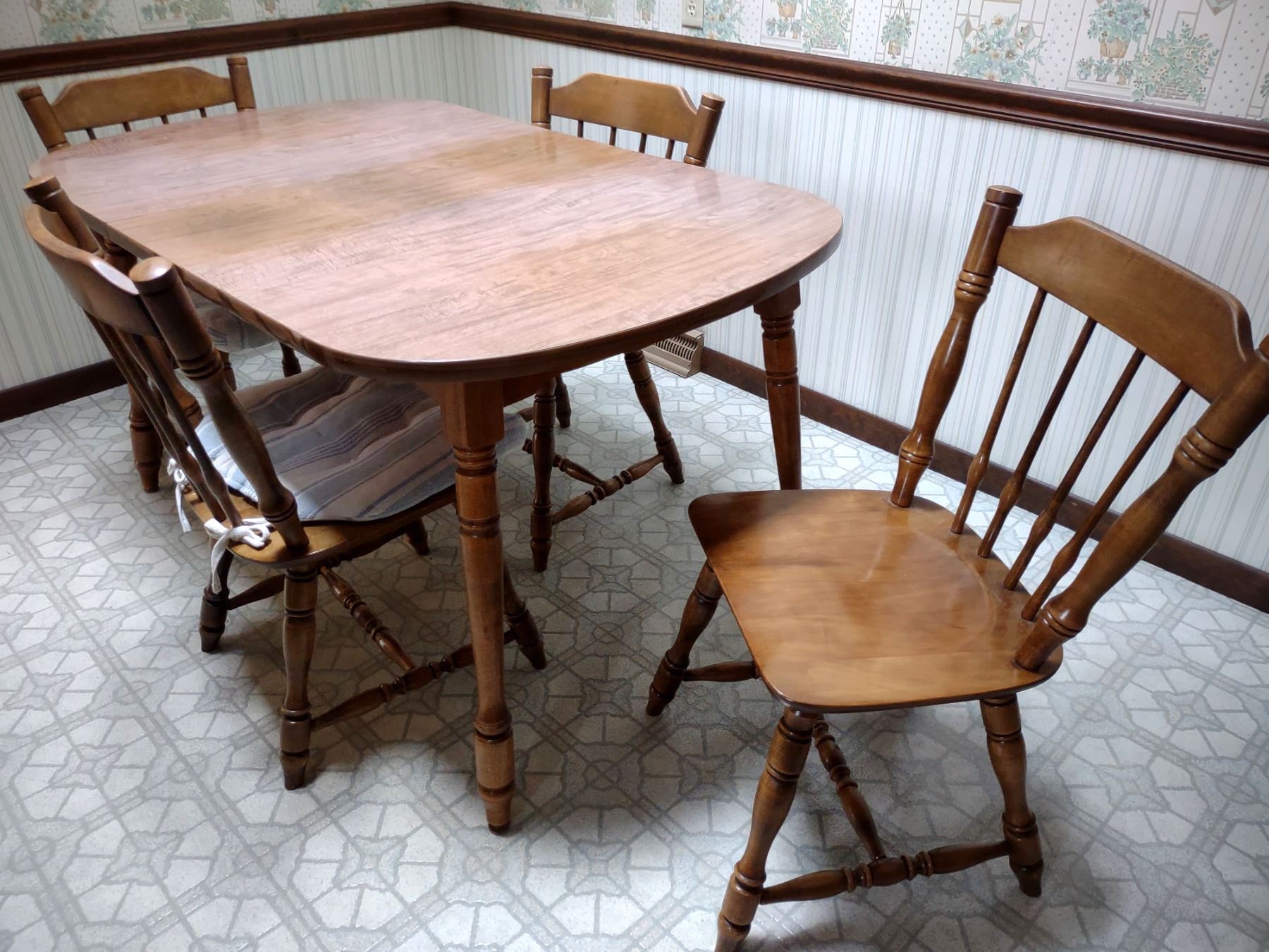 5 PC MAPLE KITCHEN SET