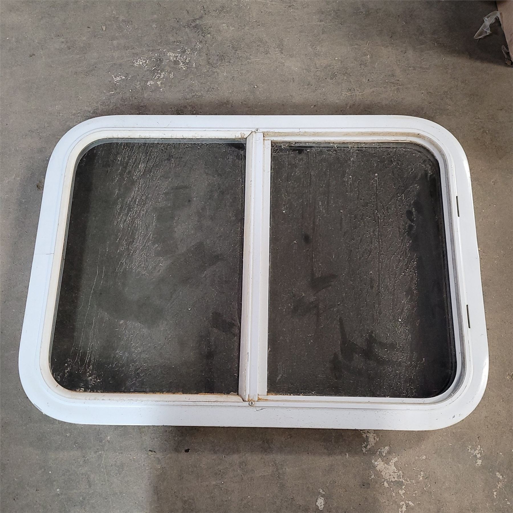 Used White Radius Opening Window : 20 X 28 X 2" D