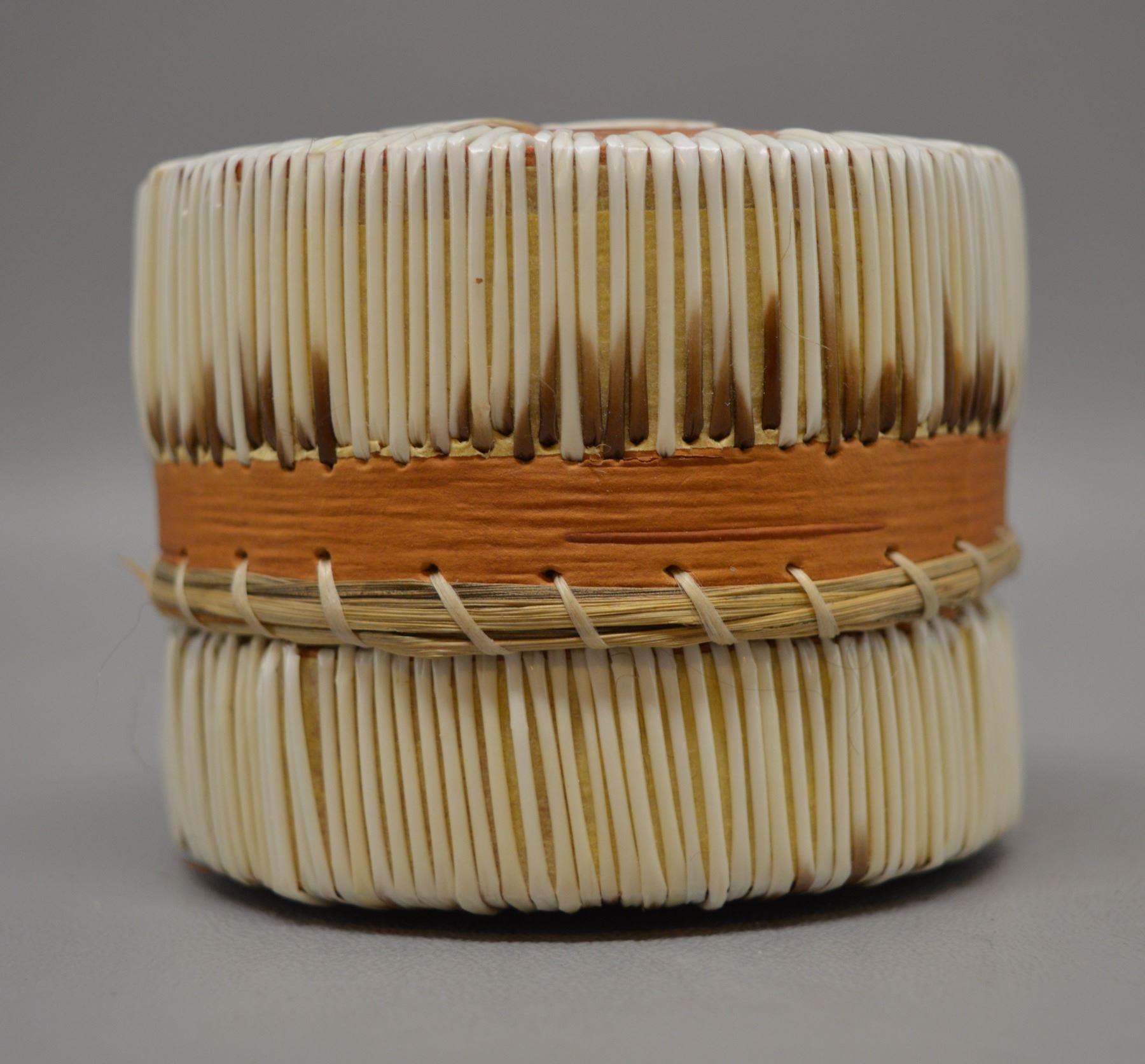 NATIVE AMERICAN WOODLANDS QUILLED BIRCH BARK BOX
