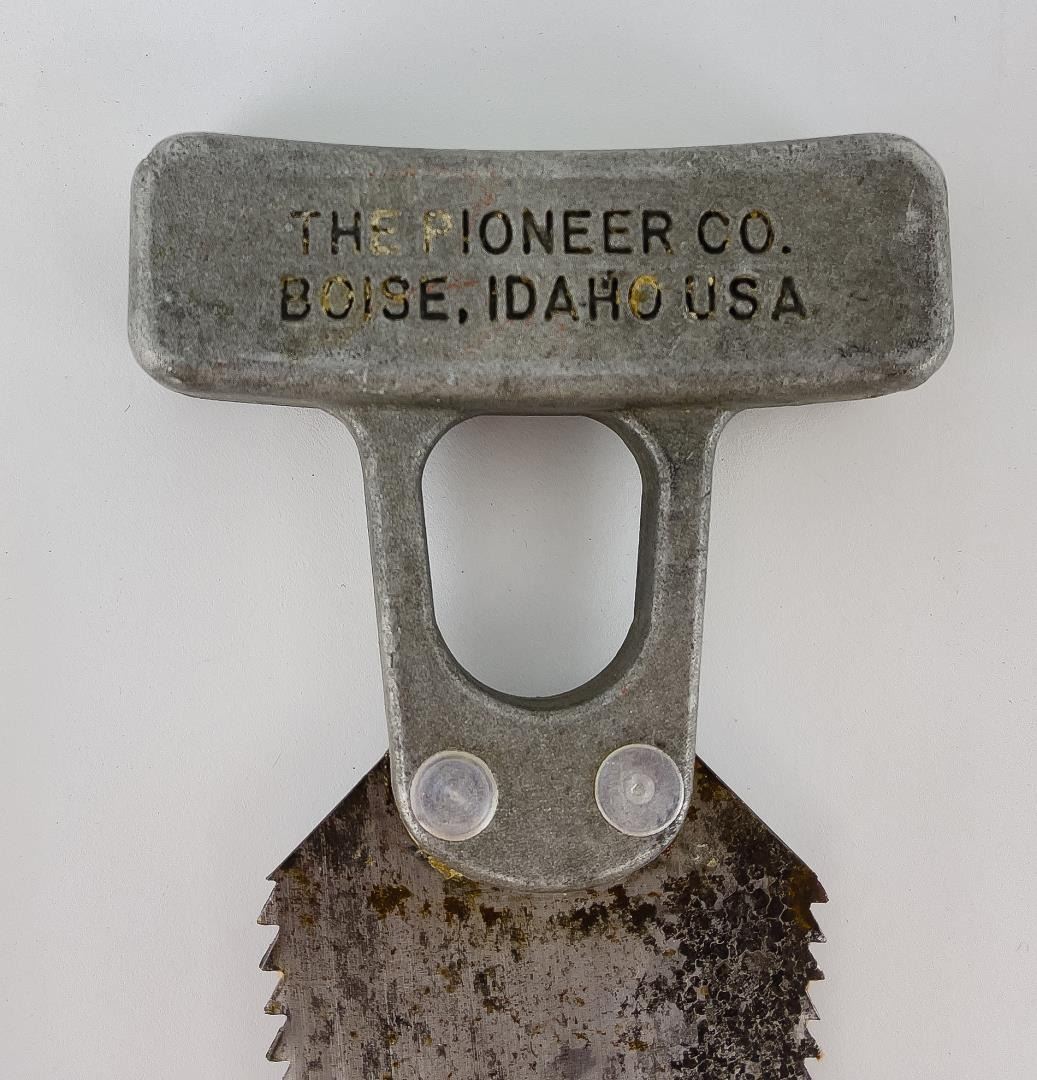 Pioneer Knapp Sport Saw and Gerber Flayer Knife