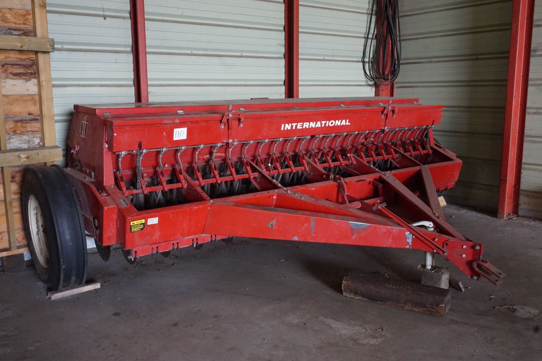 International End Wheel Seed Drill With Grass Attachment 6 Spacings
