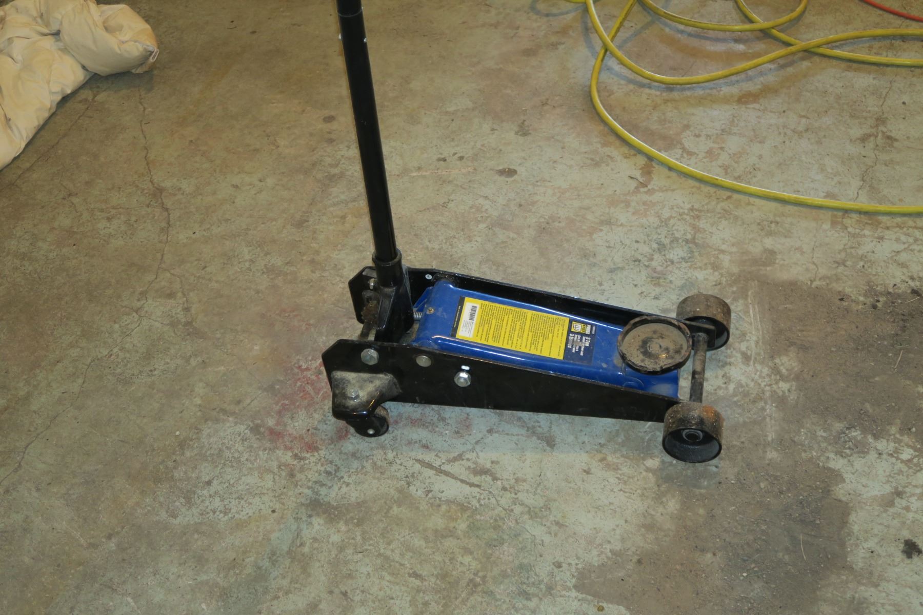 Power Fist Floor Jack, 3 ton