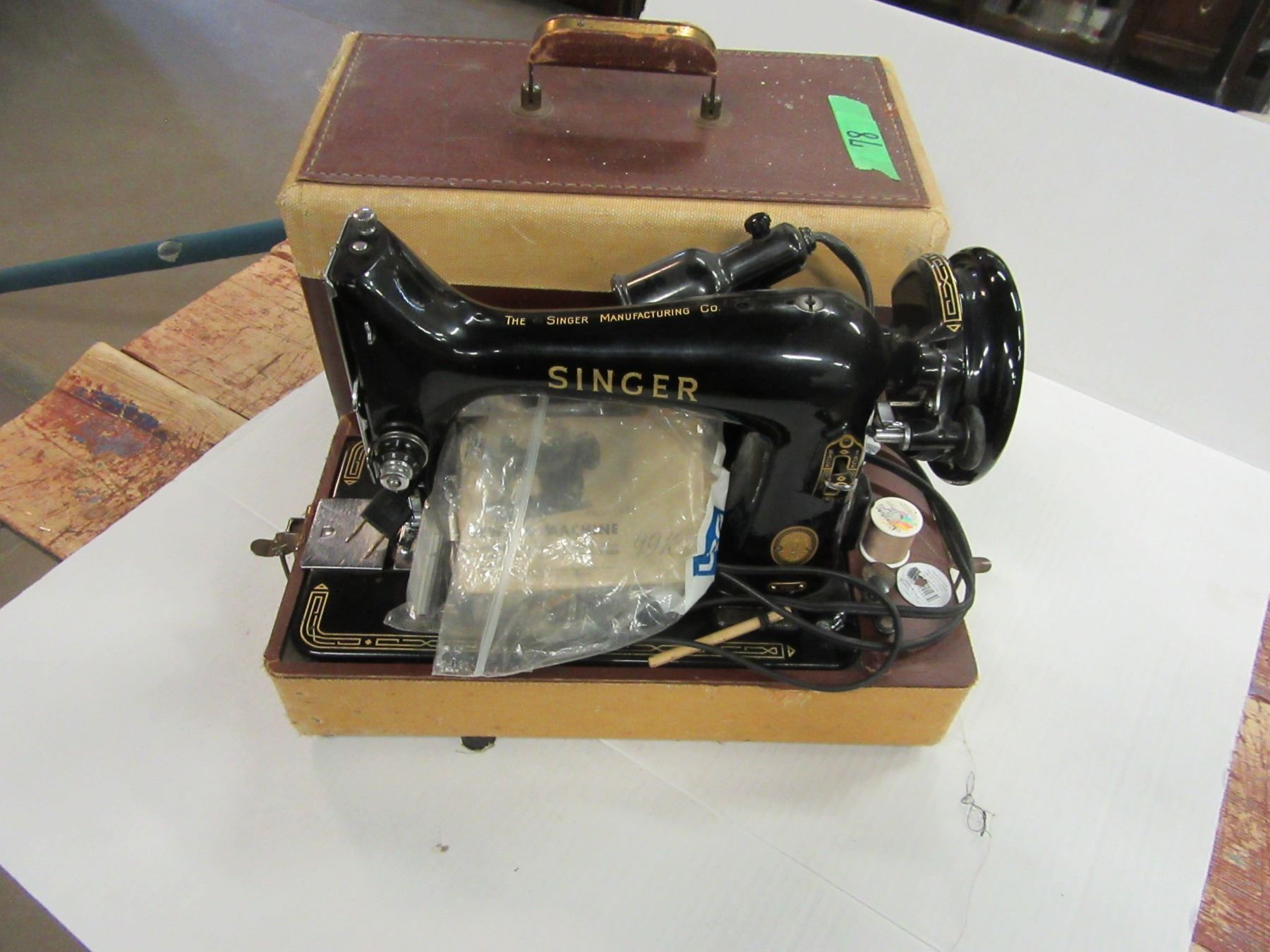 PORTABLE SINGER SEWING MACHINE IN CASE