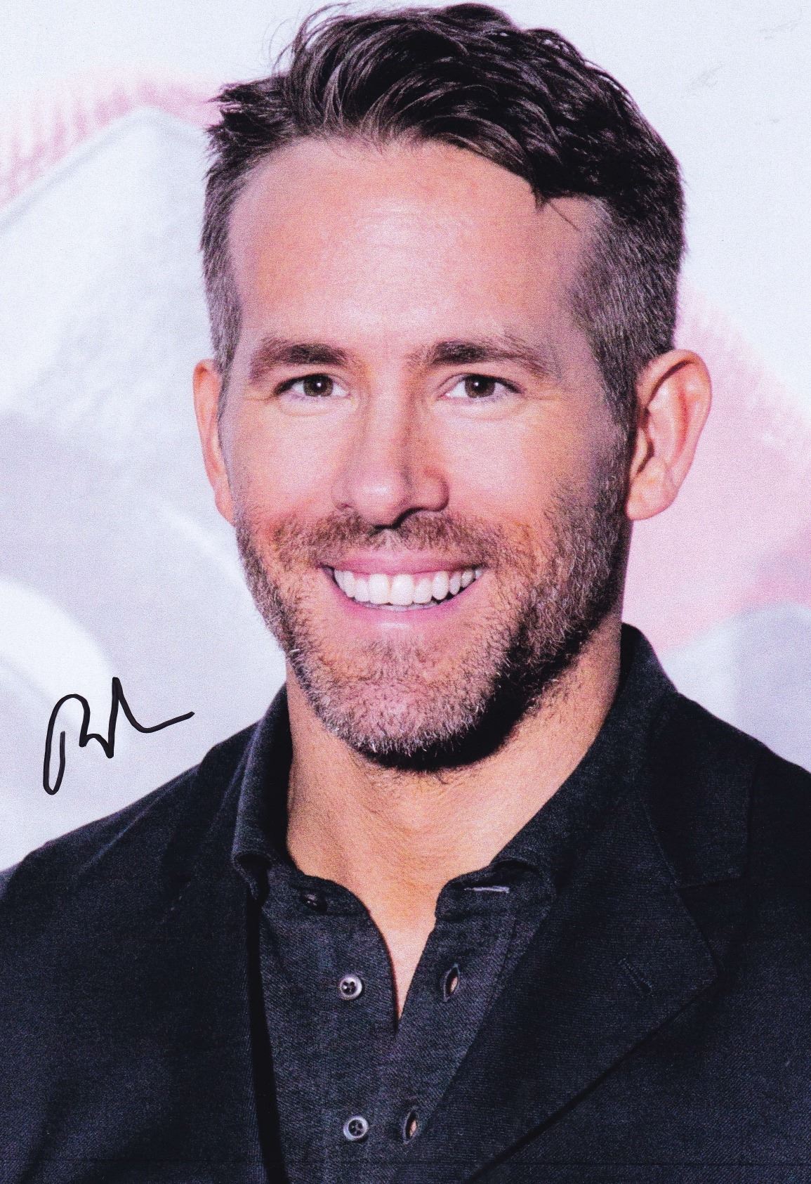 Ryan Reynolds autograph. (1976-).