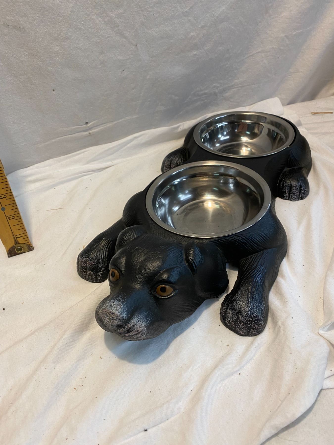 Cast iron food dish