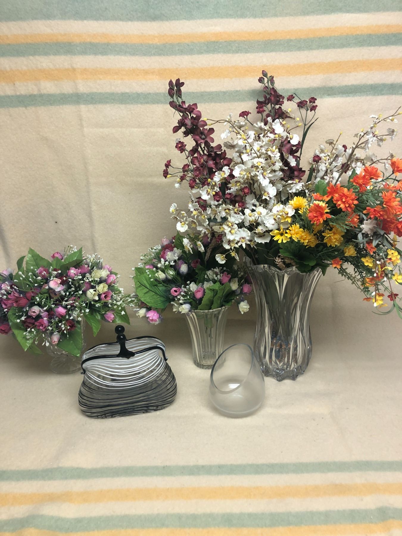 5 vases with flower décor