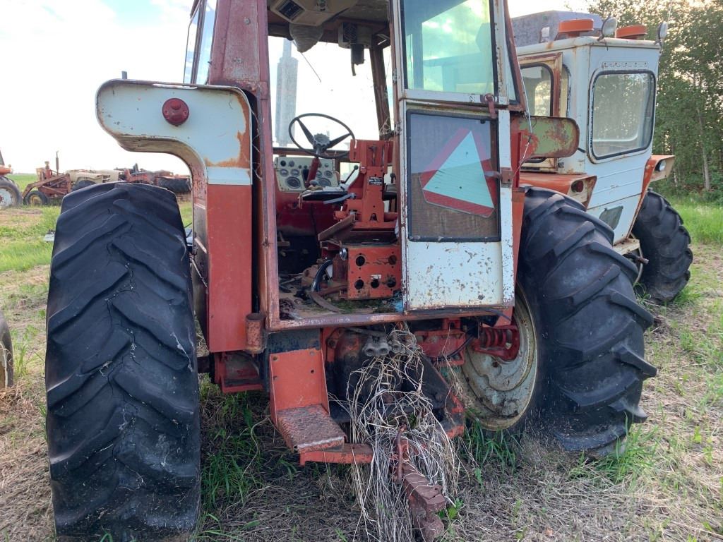 Cockshutt 1850 tractor