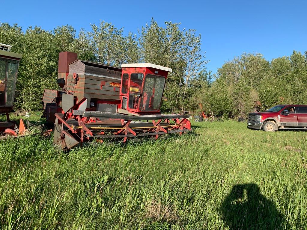 Versatile SP Combine w/Straightcut Header
