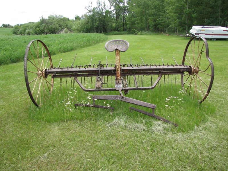 Cockshutt 10 foot dump rake