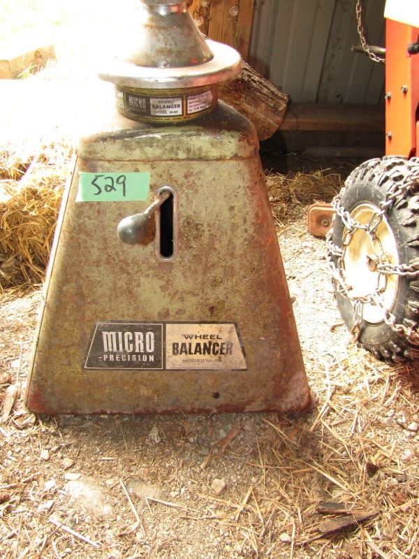 Micro precision wheel balancer