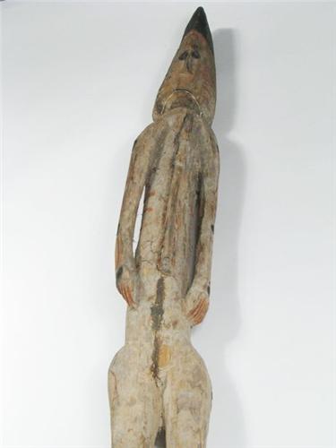 AN OLD ASMAT ANCESTOR POLE (mbis)