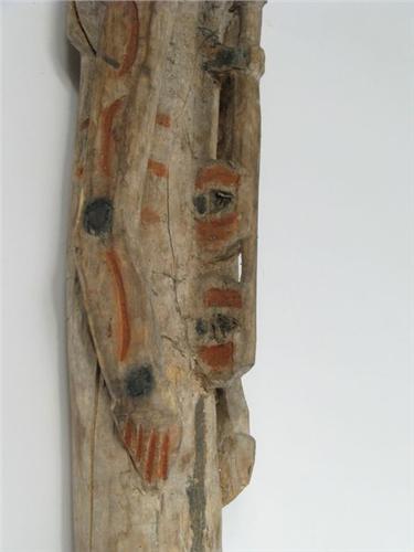 AN OLD ASMAT ANCESTOR POLE (mbis)