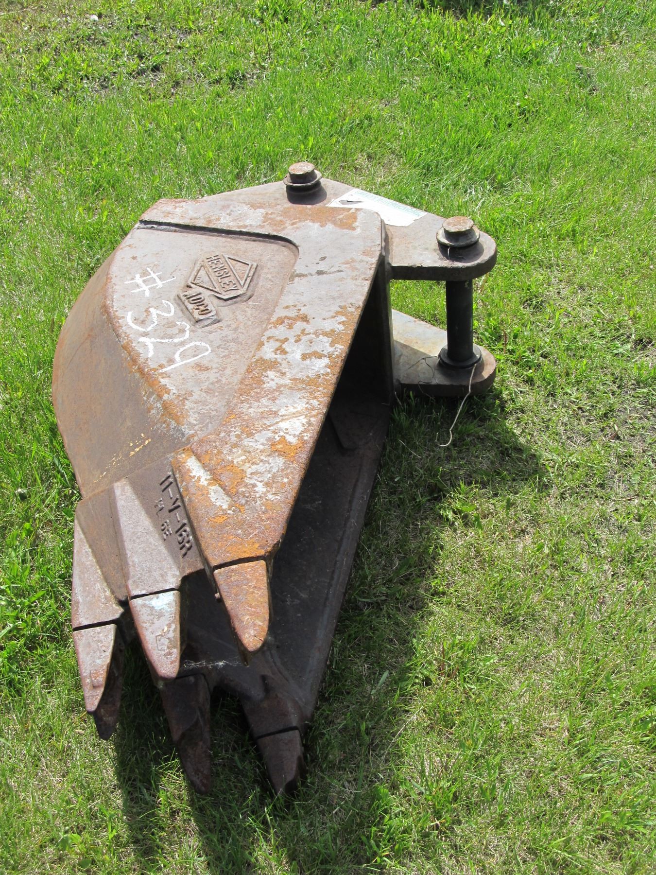 18" TOOTH BACK HOE BUCKET