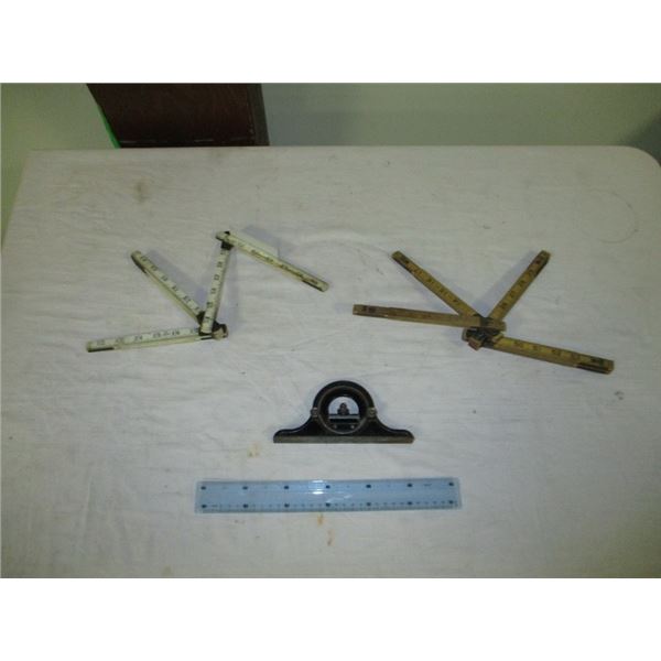 2 wooden folding rulers & level