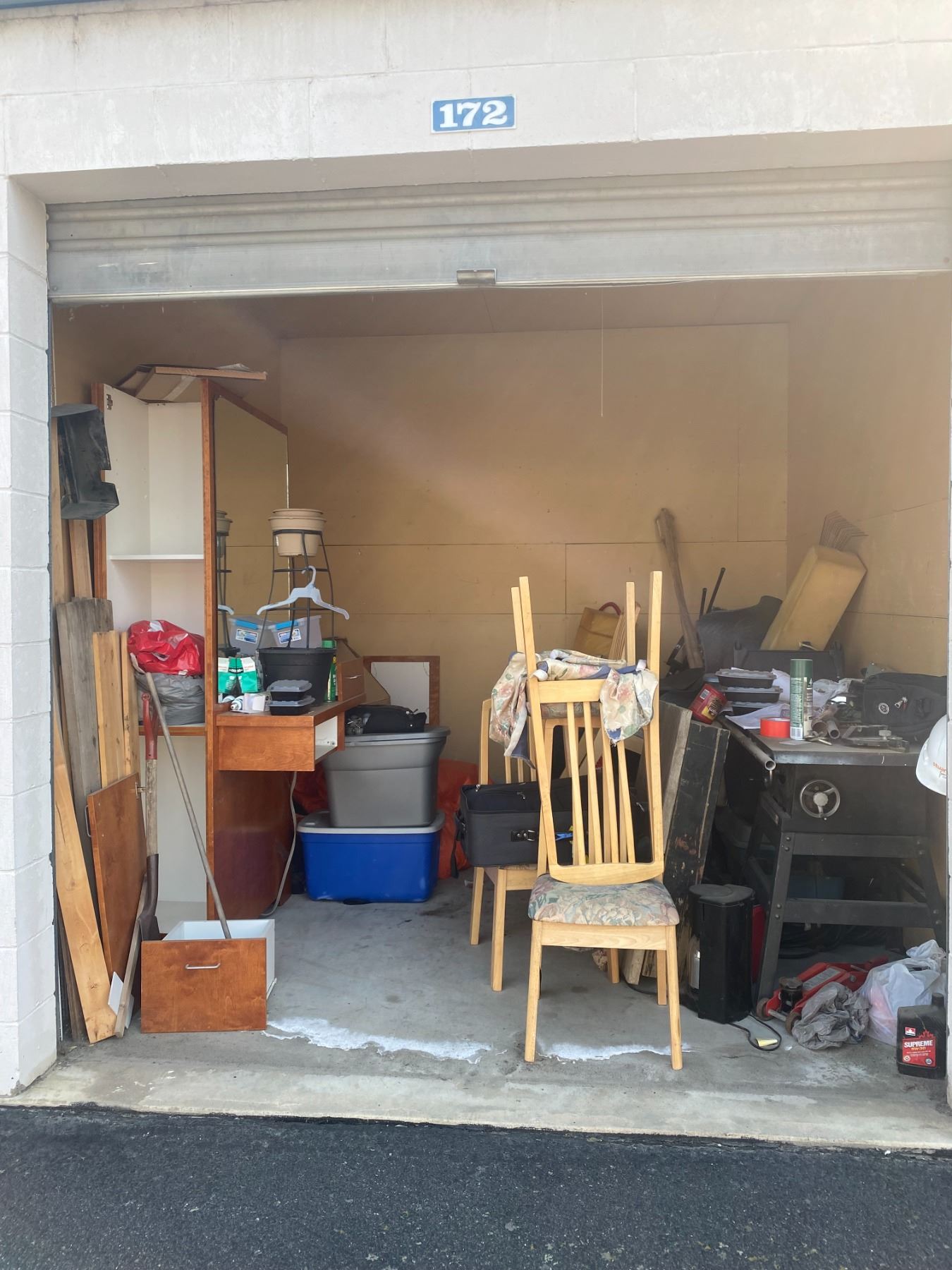 Contents of locker 172 10x10