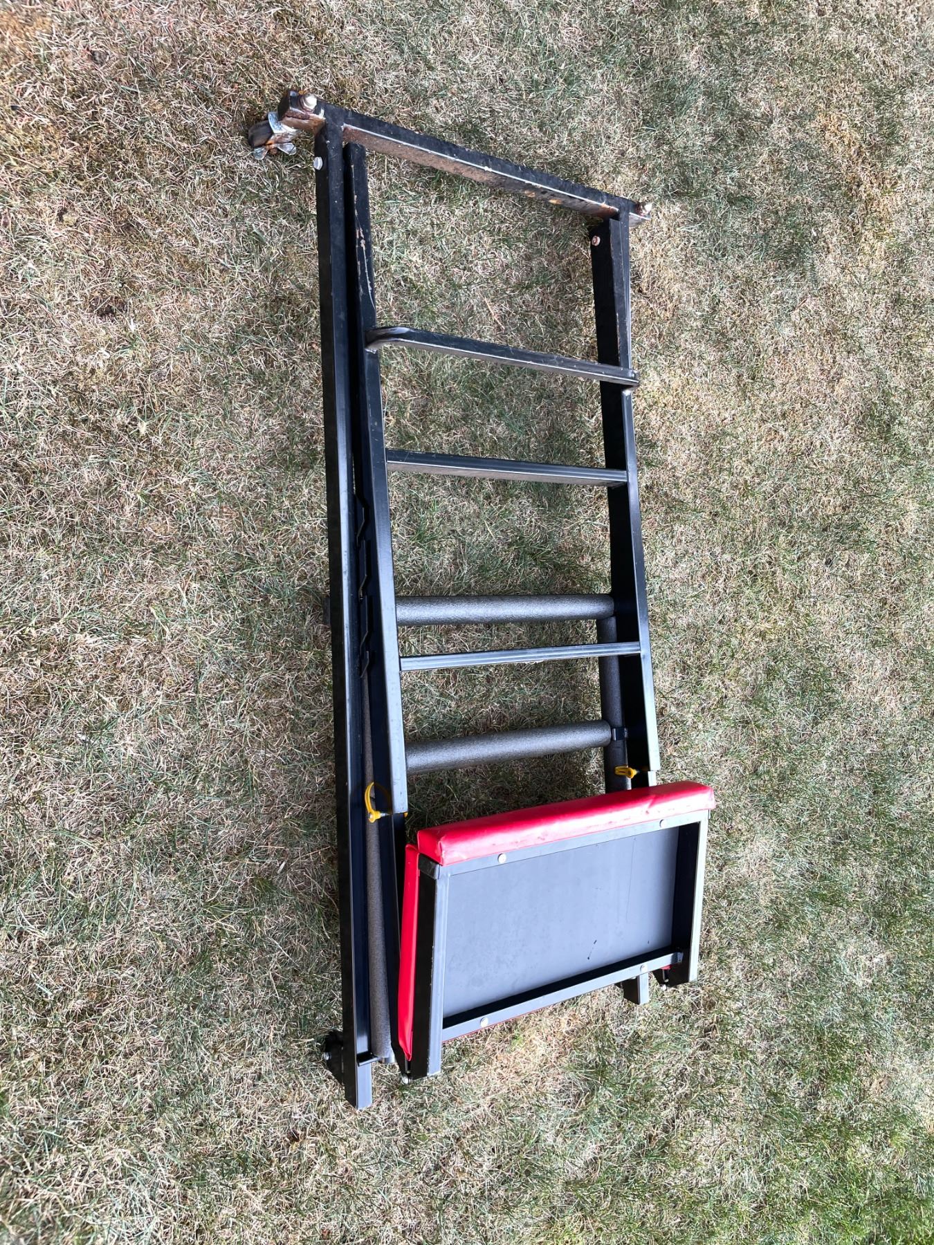Foldable TopSide Creeper Step Ladder