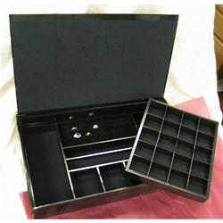Jewelry box with anti-tarnish lining