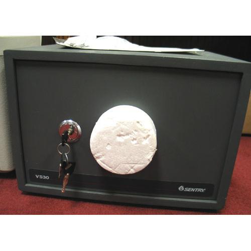 Sentry V530 safe with keys