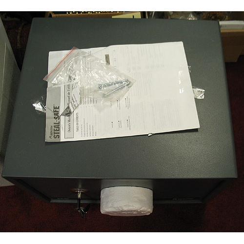 Sentry V530 safe with keys