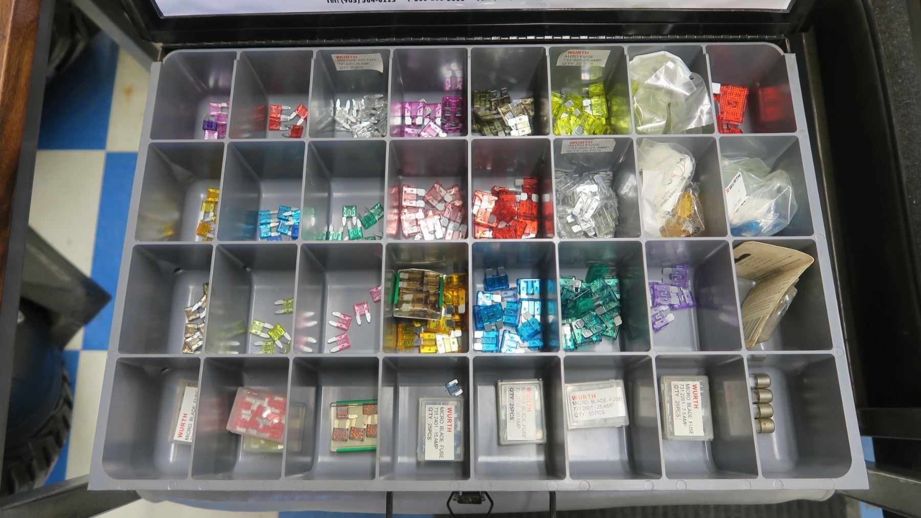 ATO mini & maxi fuses in metal case