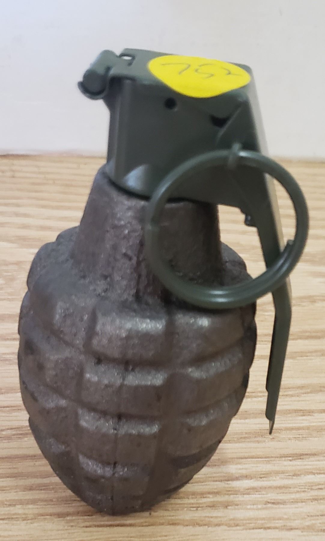Lemon Dummy Grenade replica - Schmalz Auctions