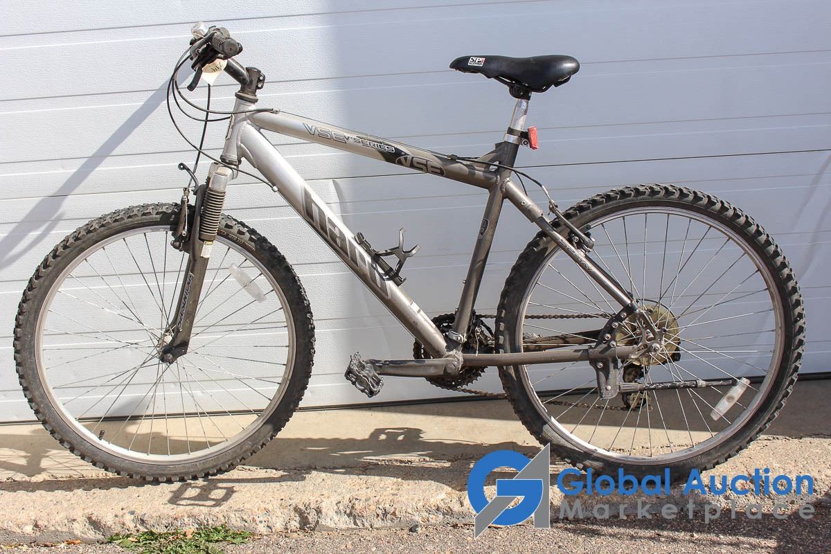 **Men's 26" Haro Mountain Bike