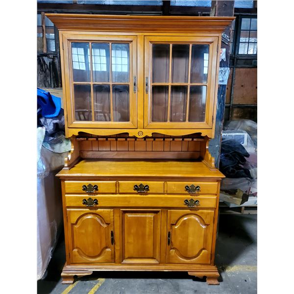BEAUTIFUL HARD ROCK MAPLE 2 PC COLONIAL CABINET W/DB GLASS DOORS OVER 4 ...